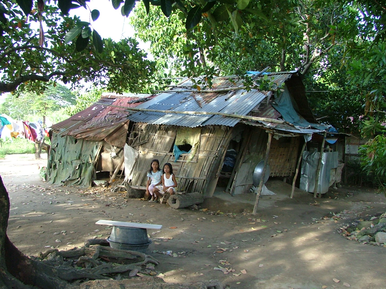 Delivering Hope in the Philippines - Children's Hunger Fund